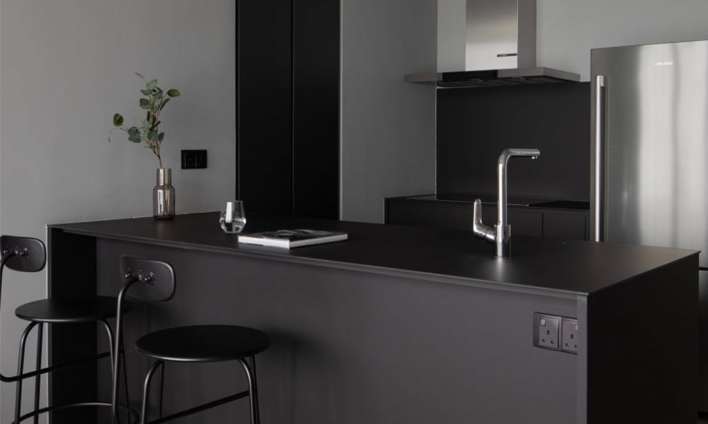 Monochrome Basics: Letting One Colour Lead - KompacPlus